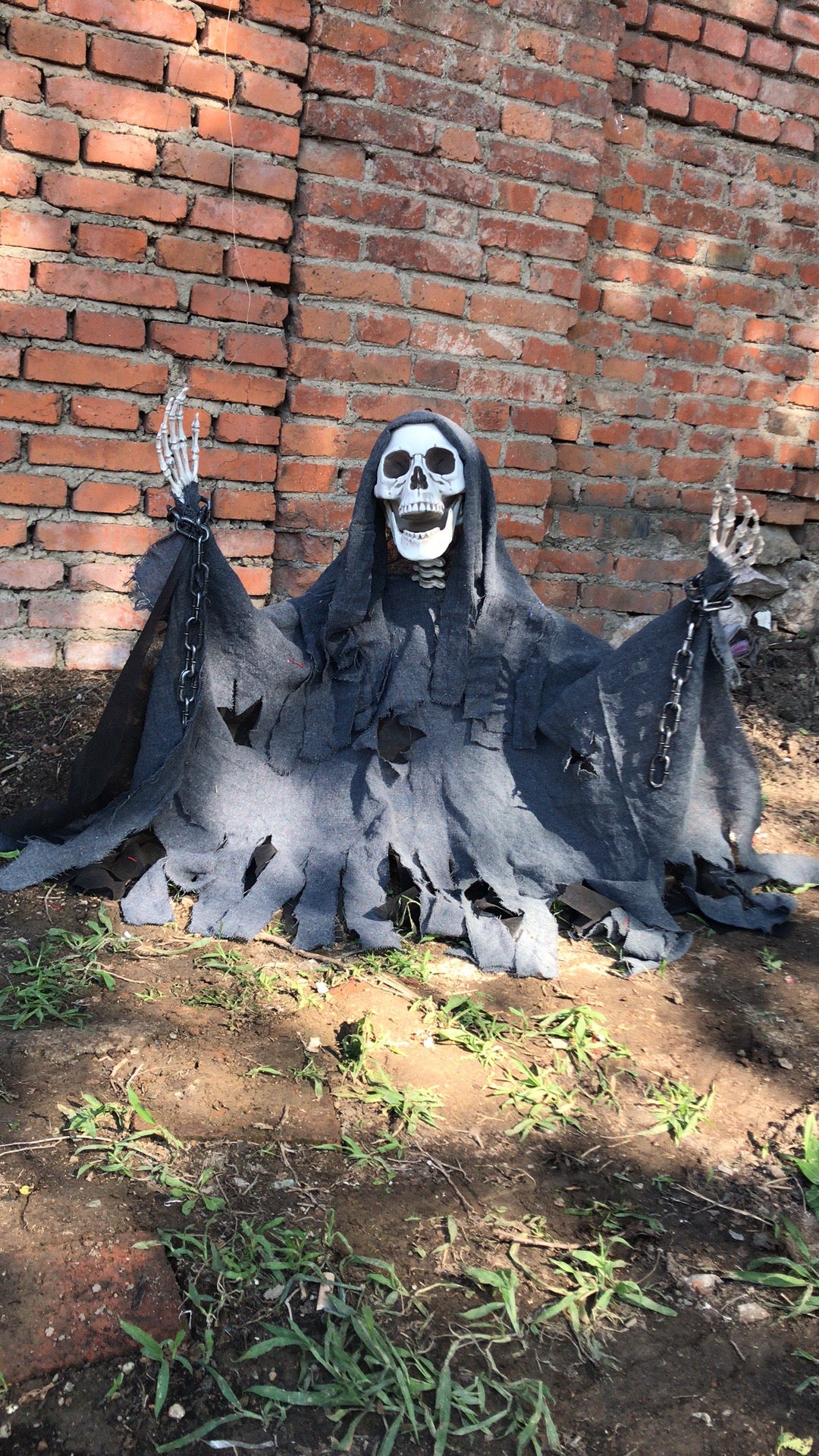 "Alcatraz Unchained" – Retro Halloween Decor